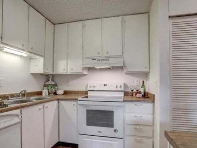 2 Br, 1 bath, Condo 925 Columbia Rd