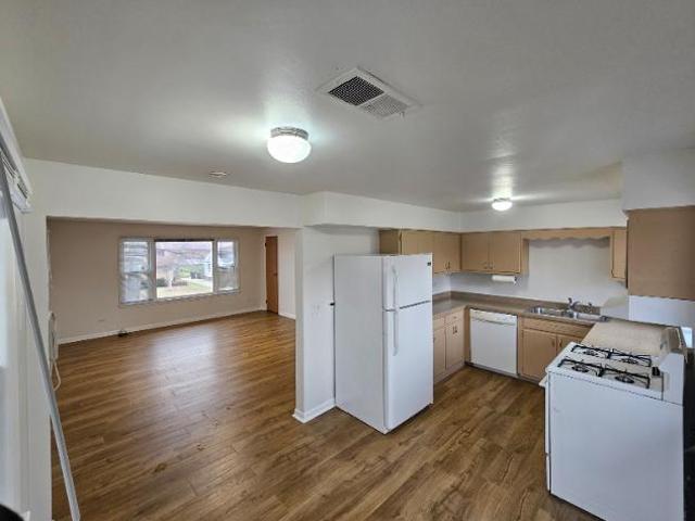 2 Br, 1 bath, Condo 927 Ellis Avenue