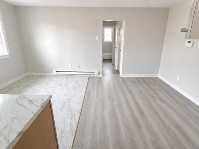 2 Br, 1 bath, Condo 92 Davenport Ave