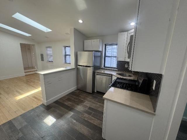 2 Br, 1 bath, Condo 934 New Market St