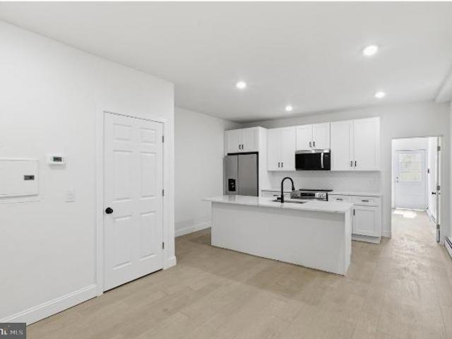 2 Br, 1 bath, Condo 935 E Passyunk Ave