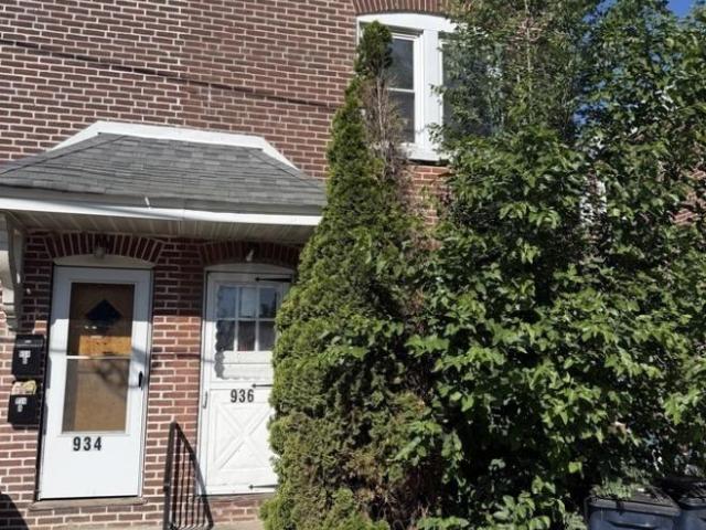 2 Br, 1 bath, Condo 936 Simpson St