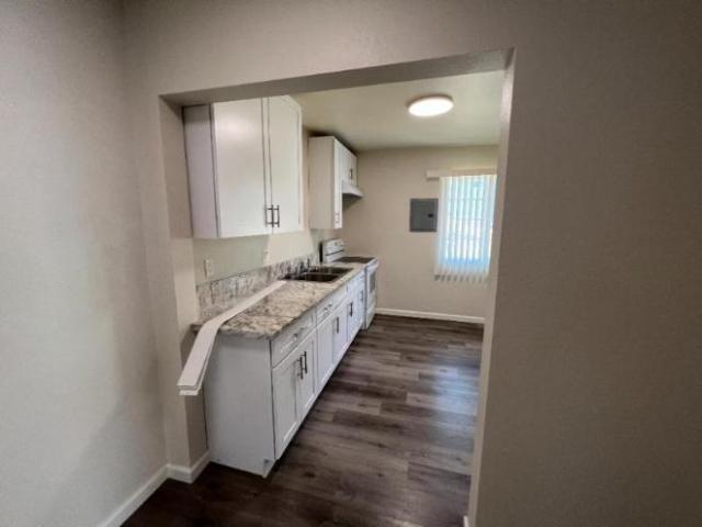 2 Br, 1 bath, Condo 938 N Van Ness Ave