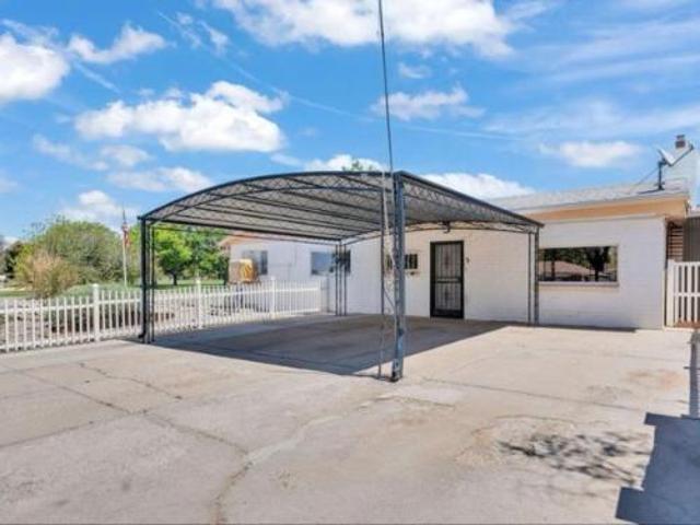2 Br, 1 bath, Condo 9402 Claremont Ave NE