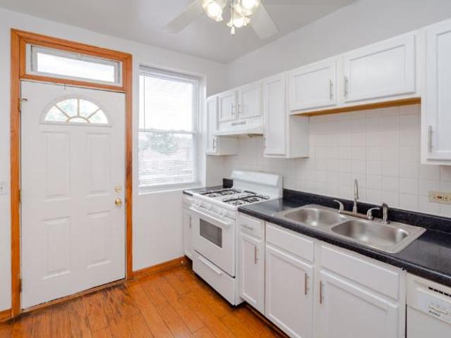 2 Br, 1 bath, Condo 9424 S Laflin St