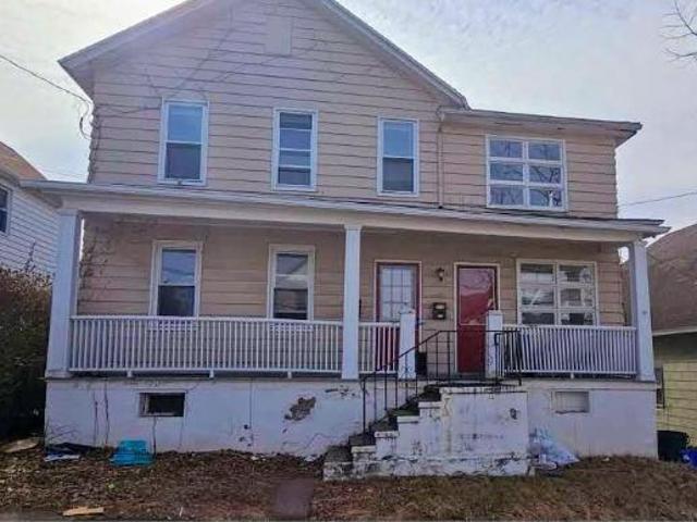 2 Br, 1 bath, Condo 942 E Elm St