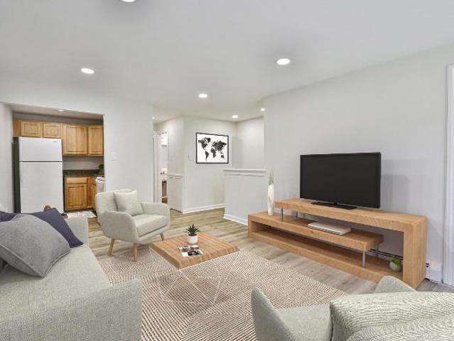 2 Br, 1 bath, Condo 943 South Ave