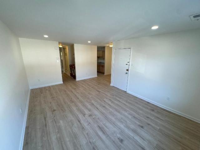 2 Br, 1 bath, Condo 9440 Woodbridge Rd