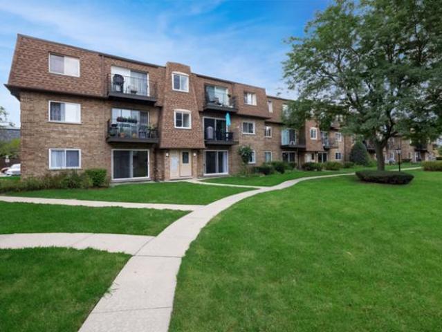 2 Br, 1 bath, Condo 9442 Bay Colony Dr