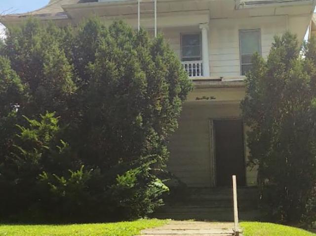 2 Br, 1 bath, Condo 945 W William