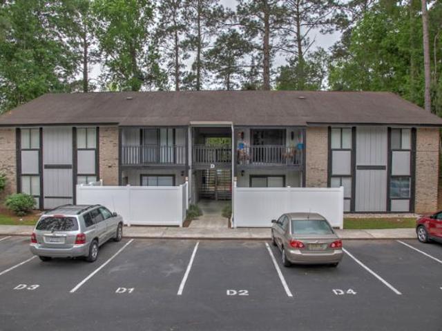 2 Br, 1 bath, Condo 950 Forestbrook Rd