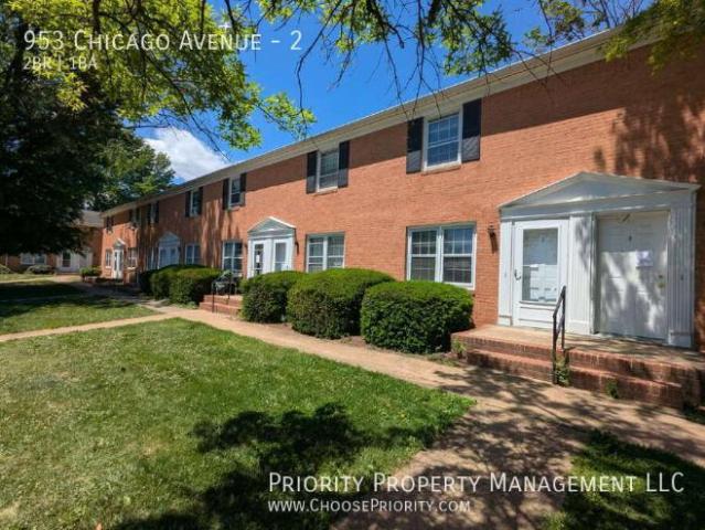 2 Br, 1 bath, Condo 953 Chicago Avenue