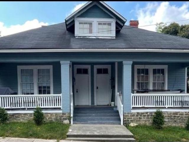 2 Br, 1 bath, Condo 956 New St