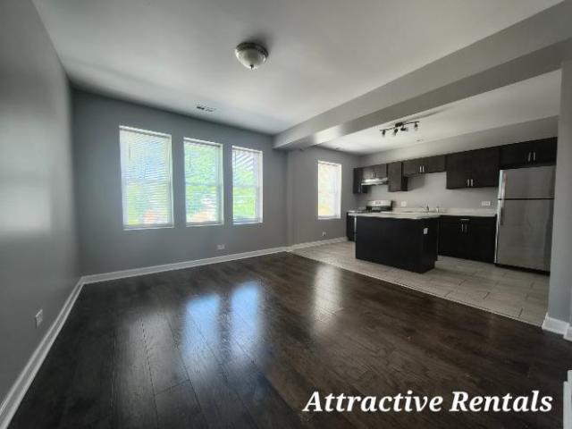 2 Br, 1 bath, Condo 9823 S Loomis St