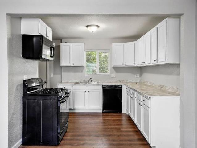2 Br, 1 bath, Condo 982 S Sheridan Blvd