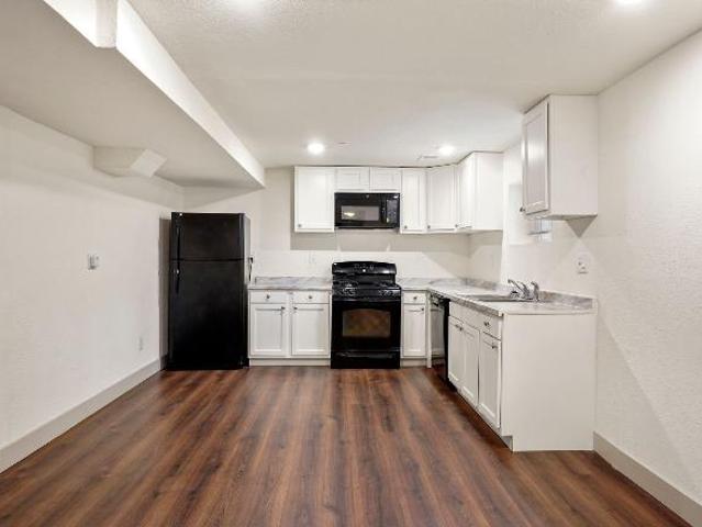 2 Br, 1 bath, Condo 982 S Sheridan Blvd