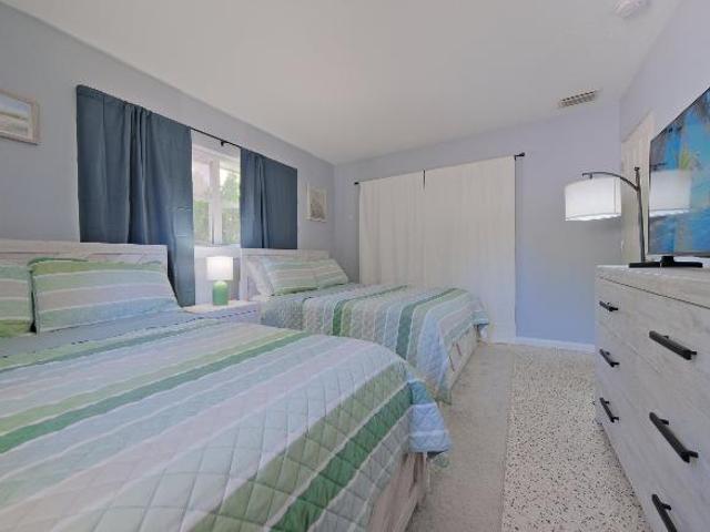 2 Br, 1 bath, Condo 993 Gary St