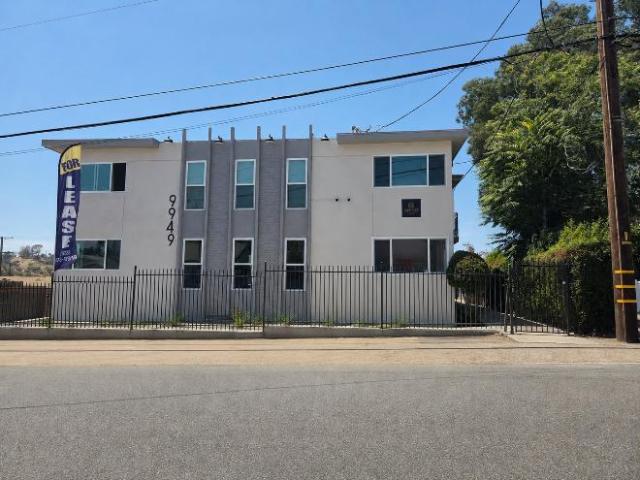 2 Br, 1 bath, Condo 9949 Pinewood Ave