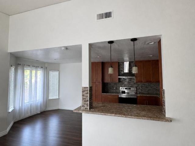 2 Br, 1 bath, Condo 999 Porter Ave