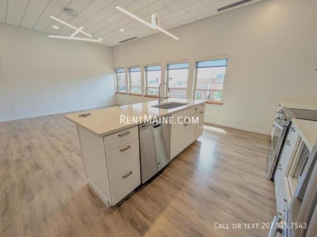 2 Br, 1 bath, Condo 99 Franklin St Unit