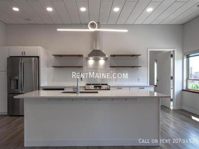2 Br, 1 bath, Condo 99 Franklin St Unit