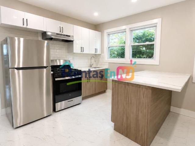 2 Br, 1 bath, Condo 9 Stecher St