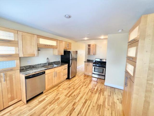 2 Br, 1 bath, Condo 13 Messenger St