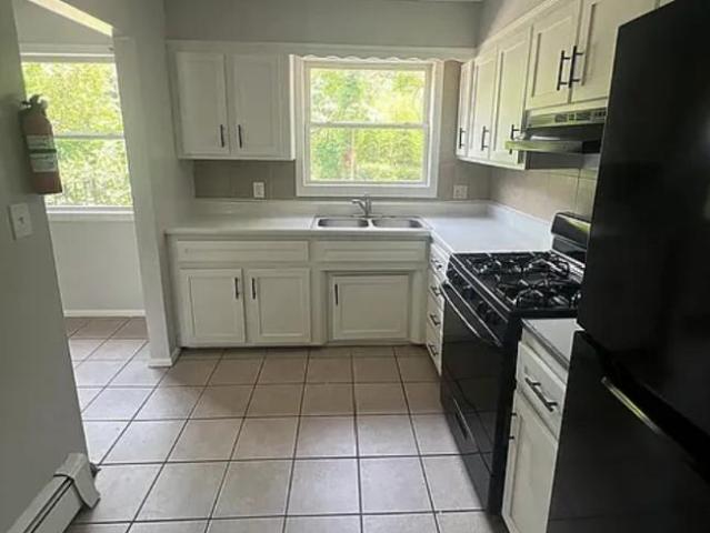 2 Br, 1 bath, Condo 1005 Dock St