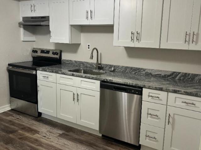 2 Br, 1 bath, Condo 1005 Grant Street