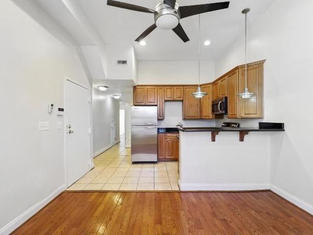 2 Br, 1 bath, Condo 1006 N St Nw