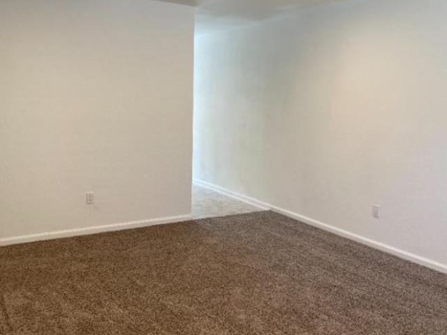 2 Br, 1 bath, Condo 1009 Nimrod Ct