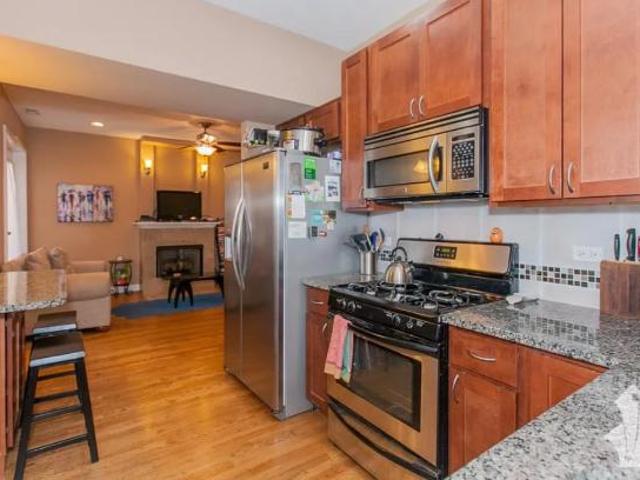 2 Br, 1 bath, Condo 1009 North Oakley Boulevard