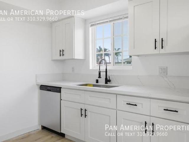 2 Br, 1 bath, Condo 10019 Flora Vista St