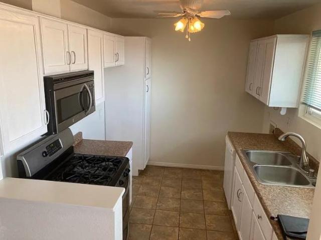 2 Br, 1 bath, Condo 1002 Navajo St