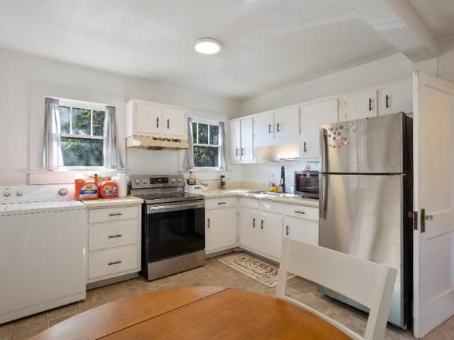 2 Br, 1 bath, Condo 1003 Center St Nw