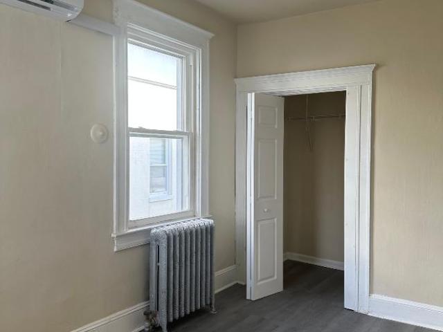 2 Br, 1 bath, Condo 1003 Walnut Ave