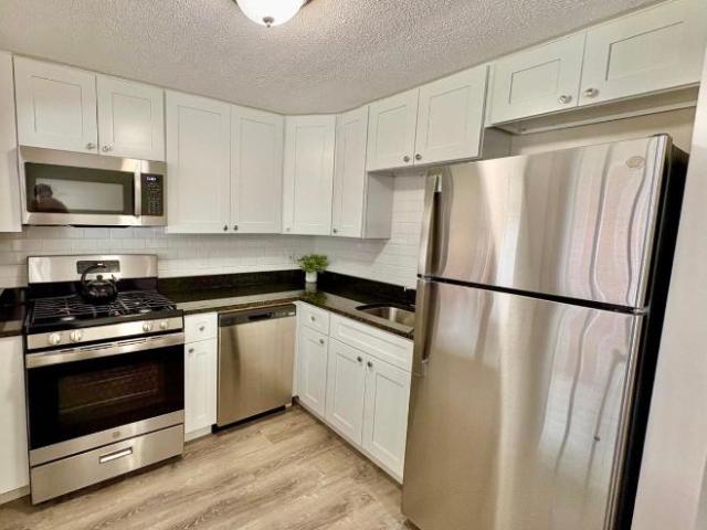 2 Br, 1 bath, Condo 100 Shawomet Ave