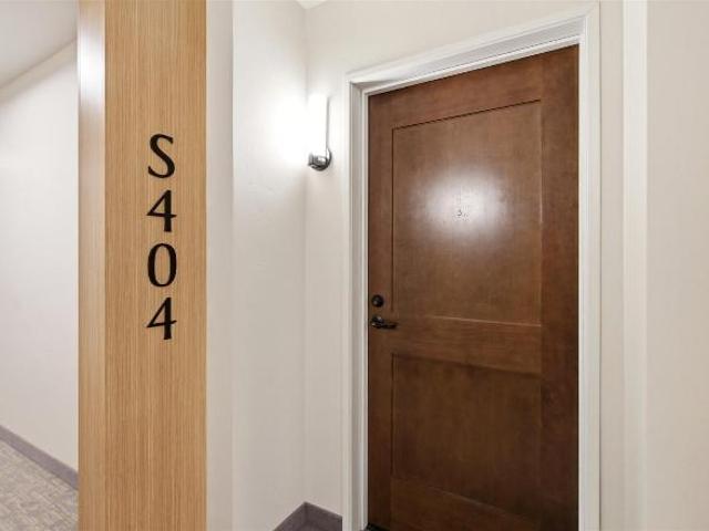2 Br, 1 bath, Condo 100 Woodlands Way