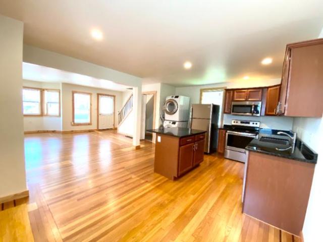 2 Br, 1 bath, Condo 1014 Vine St