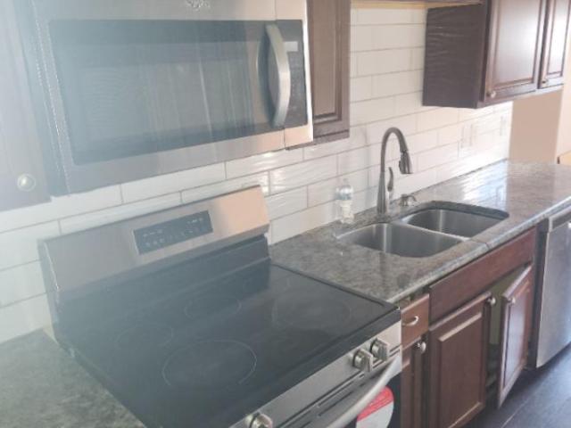 2 Br, 1 bath, Condo 1017 Wells St