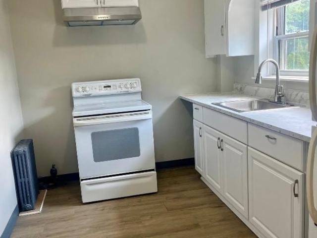 2 Br, 1 bath, Condo 1010 Main St
