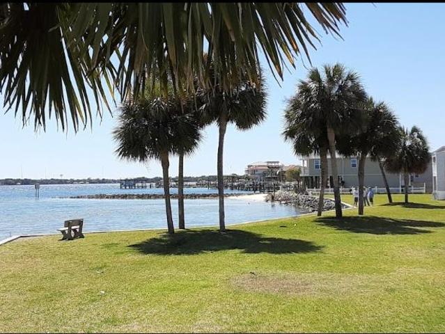 2 Br, 1 bath, Condo 101 Old Ferry Road