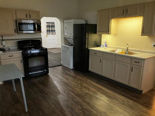 2 Br, 1 bath, Condo 101 N Depot St