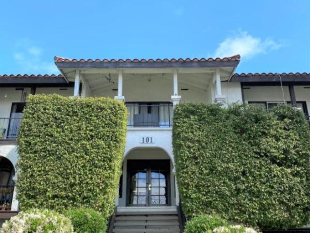 2 Br, 1 bath, Condo 101 W Canada