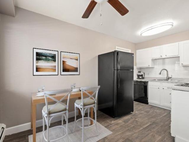 2 Br, 1 bath, Condo 101 W Egbert St