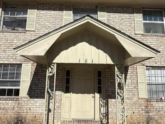 2 Br, 1 bath, Condo 101 Woodhouse Lane
