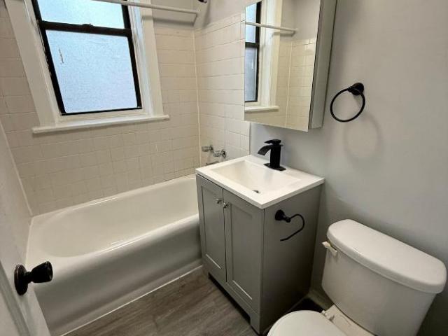 2 Br, 1 bath, Condo 1024 East Hyde Park Boulevard