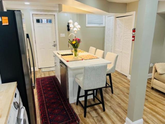 2 Br, 1 bath, Condo 1028 Crittenden St NE