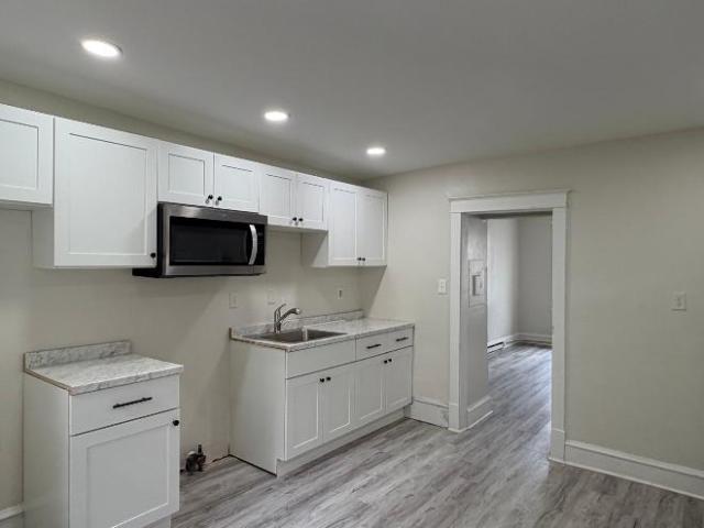 2 Br, 1 bath, Condo 1020 W Market St