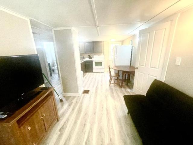 2 Br, 1 bath, Condo 1021 Keokuk St
